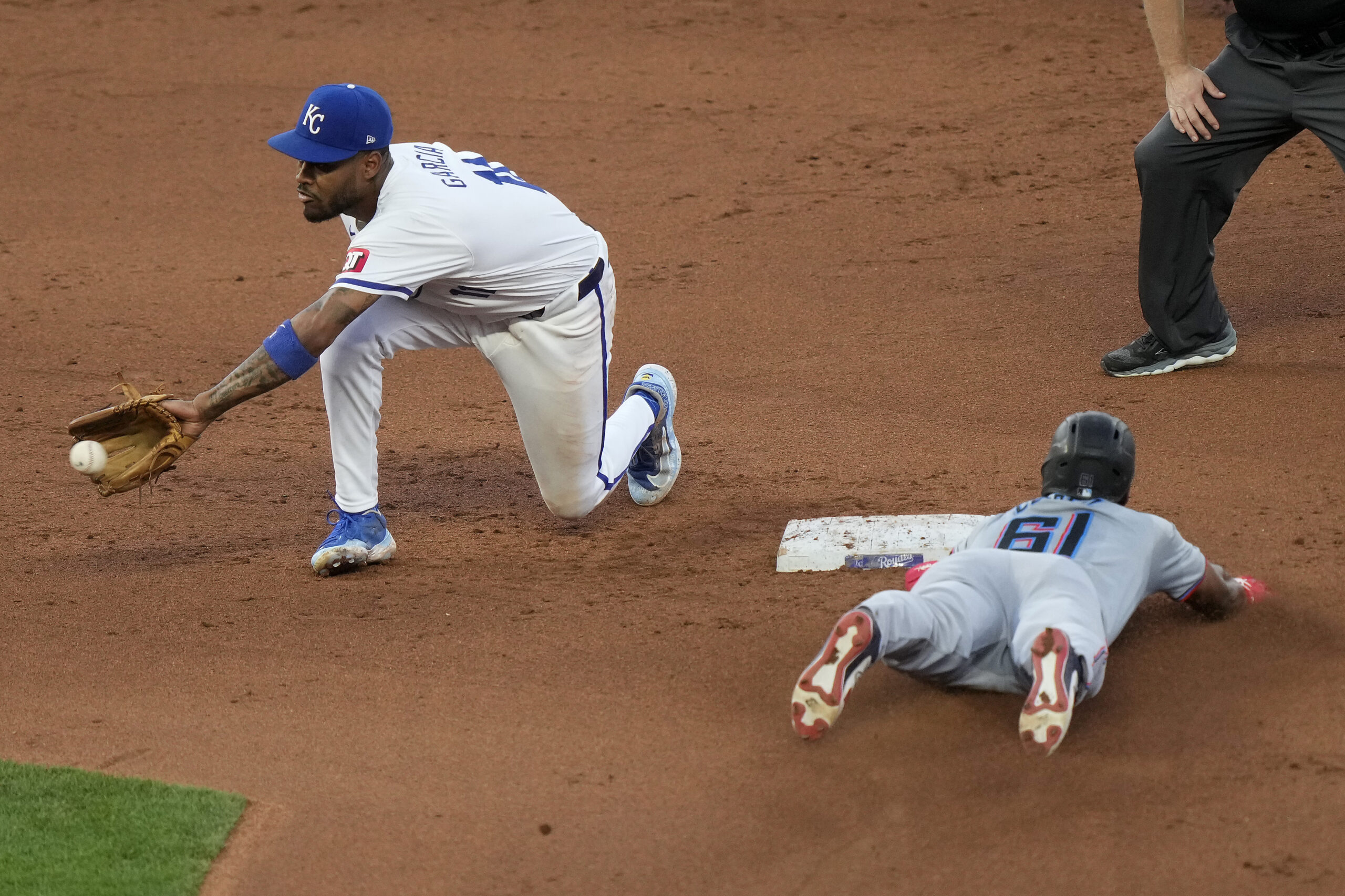 Gordon’s and Chisholm’s two-out hits rally Marlins past Royals, 2-1 ...